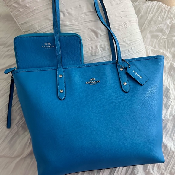 Coach | Bags | Coach City Zip Bluesignature Canvas Tote Bag | Poshmark